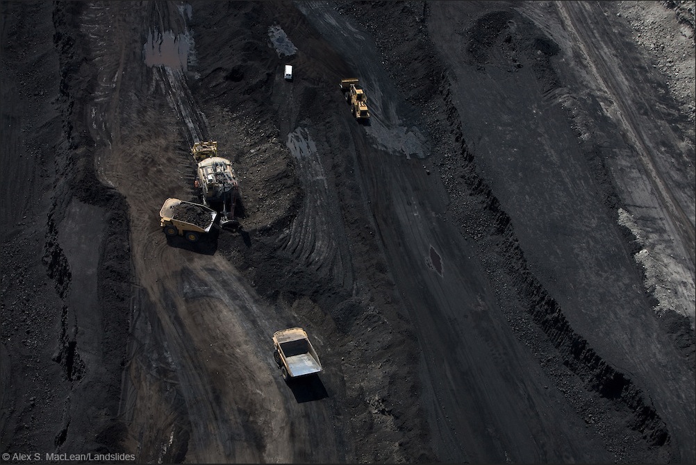 Photographer Captures Tar Sands "Destruction" from Above | Rainforest ...